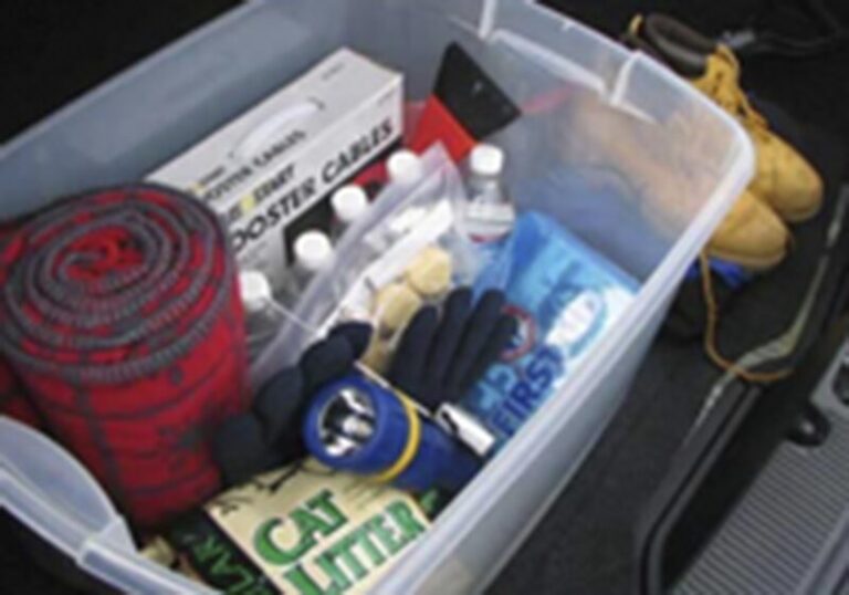 Prepare an emergency kit for winter driving - Nicolet Express